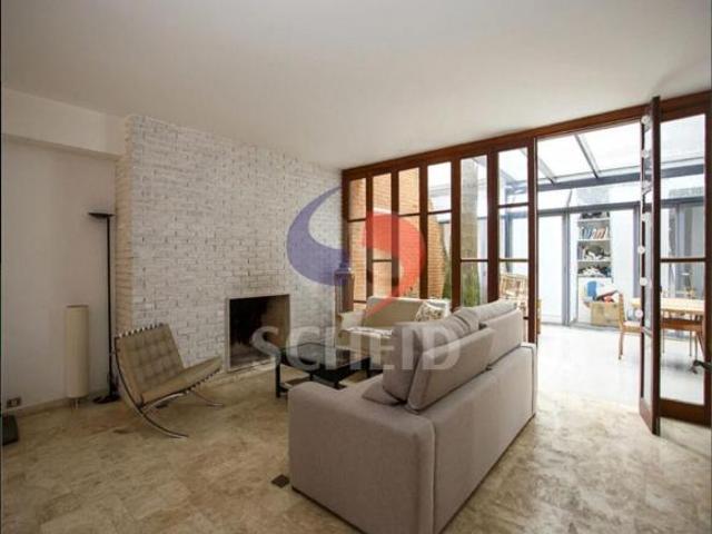 Casa a venda de 376,00m² útil, com 4 quartos e 2 vagas na Vila Madalena
