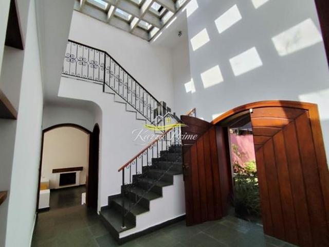 Casa a venda de 387,00m² útil, com 4 quartos e 4 vagas no Interlagos