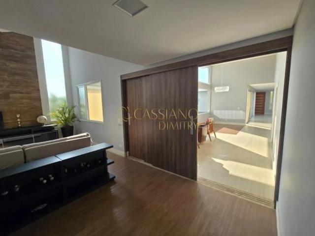 Casa à venda de 418m² | 04 dormitórios, sendo todos suítes e 06 vagas de garagem | Condomínio Altos