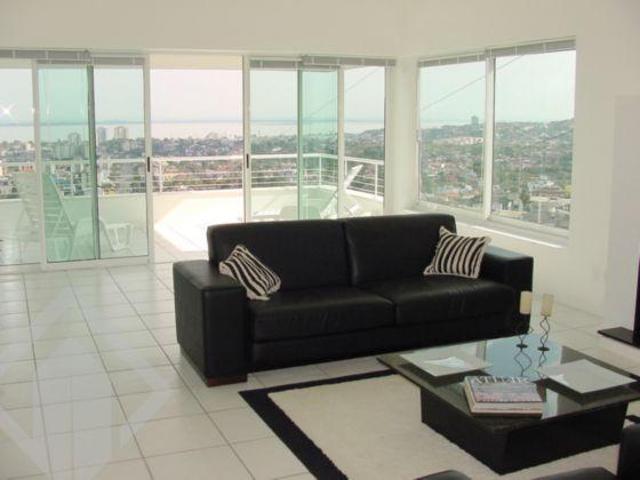 Casa à venda de 465 m² com 3 quartos e 3 vagas no bairro Nonoai