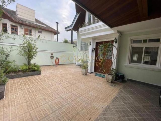 Casa à venda de 480,72m² | 04 dormitórios, sendo 03 suítes e 05 vagas de garagem | Condomínio Jardim