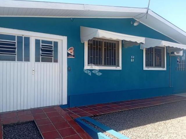 Casa a venda de 4 dormitórios, no bairro Tancredo Neves, Santa Maria RS