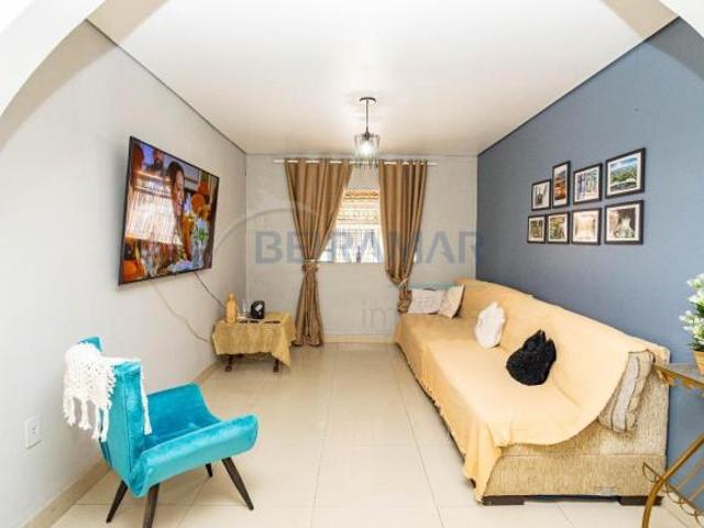 Casa à Venda de 4 Quartos com 2 Vagas na QE 03 – Guará I