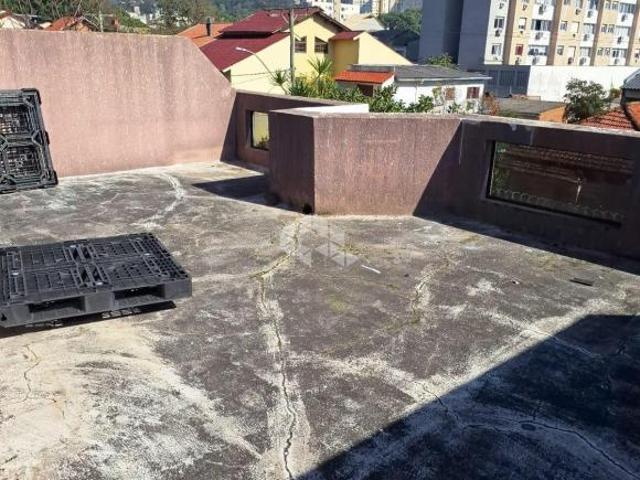 Casa à venda de 4 quartos, suíte, piscina e lareira, terraço e Garagem para 2 veículos no bairro Par