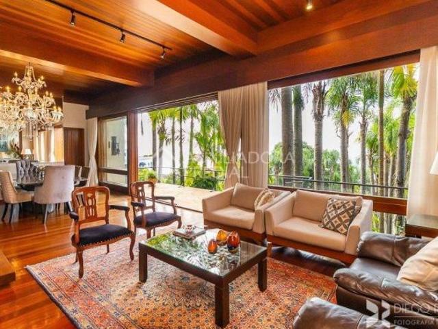 Casa à venda de 554 m² com 4 quartos todos suítes e 4 vagas de garagem no bairro Assunção
