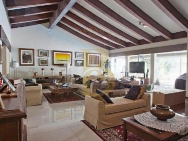 Casa á venda de 550 m², com 04 dormitórios, piscina e 06 vagas no bairro Cidade Jardim