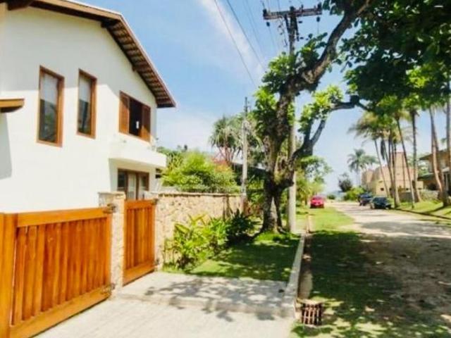 CASA À VENDA DE 5 DORMITÓRIOS SENDO 4 SUITES À VENDA NA PRAIA DO LÁZARO UBATUBA