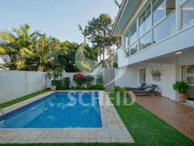 Casa a venda de 600,00m² útil, com 4 quartos e 4 vagas na Chácara Monte Alegre
