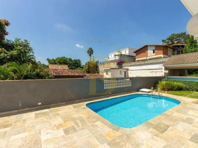 Casa á venda de 700 m², com 4 quartos e 06 vagas no bairro Jardim Guedala
