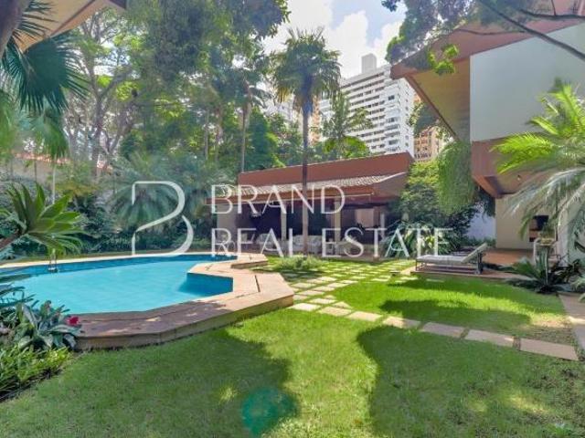 Casa á venda de 882m², 05 dormitórios e 08 vagas no Jardim América