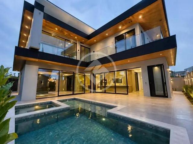 Casa à Venda de Alto Padrão 486m² de Construção 4 Suítes no Condomínio Vivant, Urbanova em São José