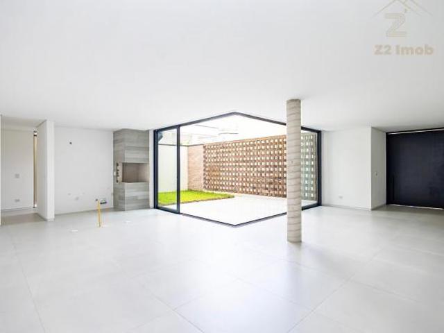 Casa à venda, de alto padrão, face norte, em condomínio fechado no Campo Comprido, CURITIBA PR