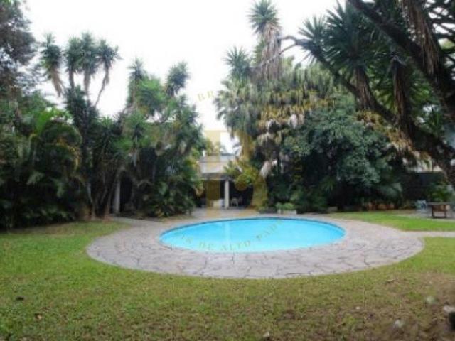Casa á venda de alto padrão no Jardim América, 1710m², 5 suítes, 7 banheiros, 10 vagas