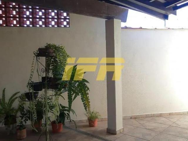 Casa à venda, de esquina, 3 dormitórios Centro, Tremembé, SP