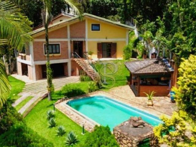 Casa a Venda de Frente para o Lago na melhor localização do Condomínio