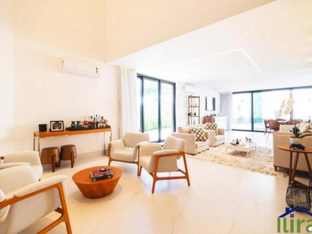 Casa à venda decorada e mobiliada com 5 suítes, piscina e 6 vagas de garagem no residencial 0 em Alp