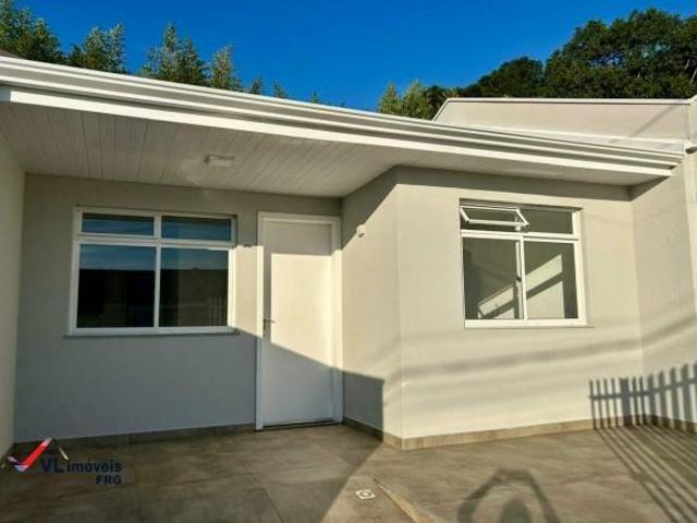 Casa á venda dentro de condomínio com 2 quartos no Bairro Estados em Fazenda Rio Grande PR