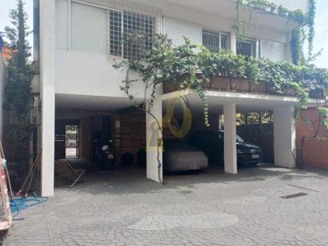 Casa à venda e aluguel no Jardim Paulistano