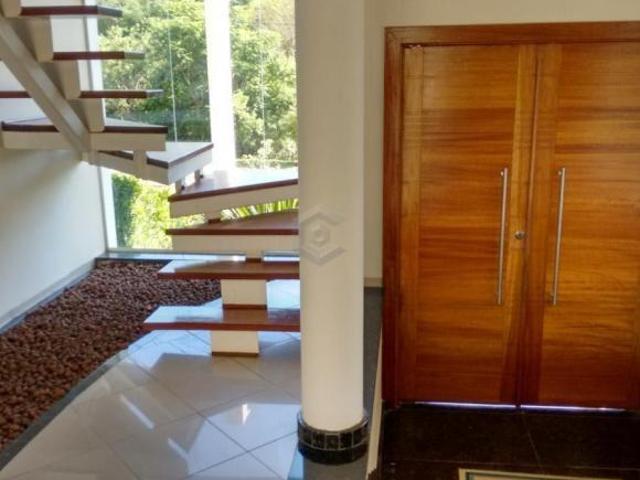 Casa à Venda e Locação em Sorocaba, 3 Suítes, 265m² – Chácaras Reunidas