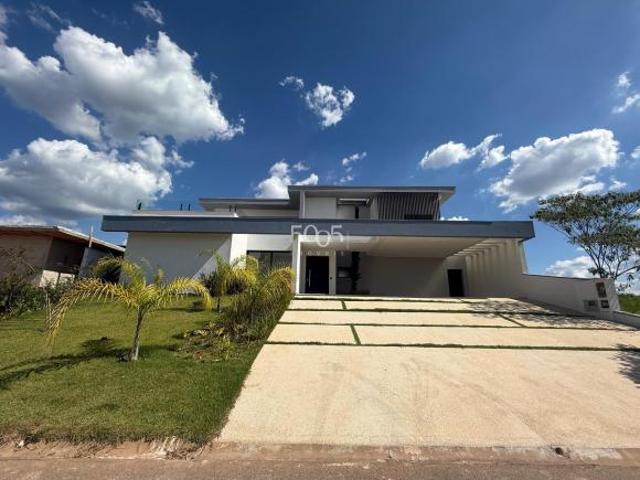 Casa à venda e locação no condomínio Campos de Santo Antonio II com 330m2 em um terreno com 842m2