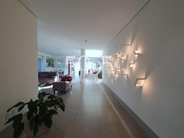 Casa à venda e locação no Condomínio Plaza Athenee, com 460m² de construção e 1000m² de área total