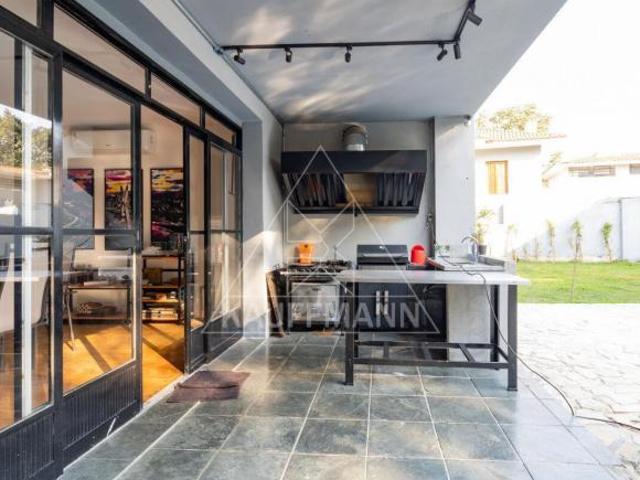 Casa à Venda e Locação no Alto de Pinheiros 5 Dorms, 5 Suítes, 6 Vagas, 480m²