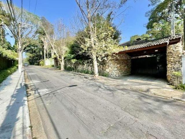 Casa à venda e para alugar em Cotia, Vila Santo Antônio, com 5 suítes, com 923 m²
