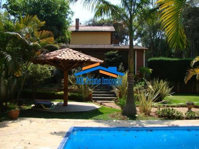 Casa à Venda em Cotia – Condomínio Alto Padrão