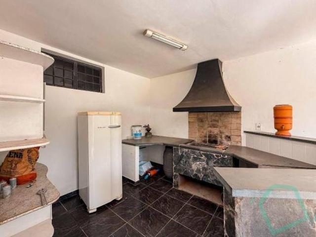 Casa à venda em Cotia | Chácaras da Represinha – 4 suítes, piscina e mata