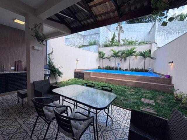 Casa à venda em Cotia, Granja Viana, com 3 suítes, com 167 m², Condomínio Mirante da Glória