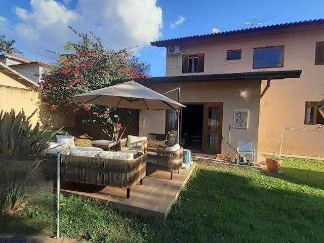 Casa à venda em Cotia, Parque Paulistano, com 3 suítes, com 232 m², Parque Paulistano