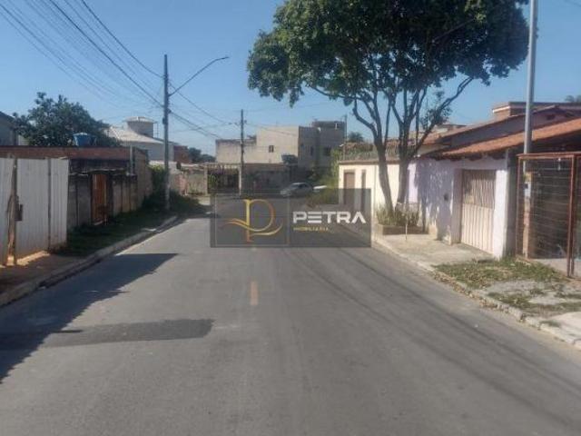 Casa à venda em Colonial