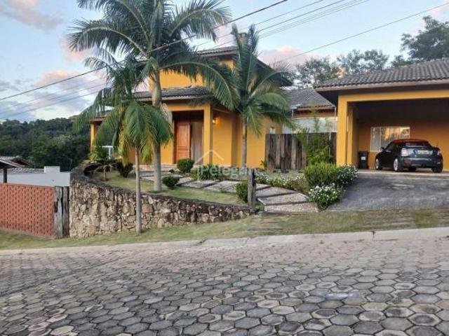 Casa à Venda em Condomínio