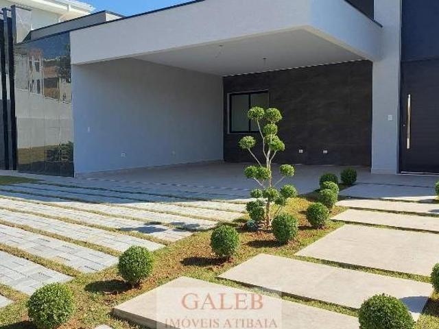 Casa à venda em condomínio, 670m² de terreno e 220m² construído, 3 suítes