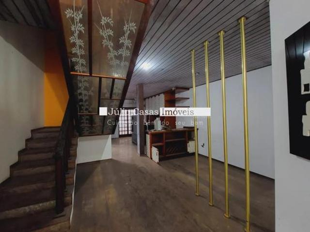 Casa a venda em condomínio