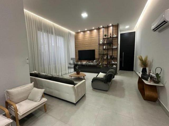 Casa à Venda em Condomínio 266m² | Terreno de 450m² | 4 Suítes | Alto Padrão