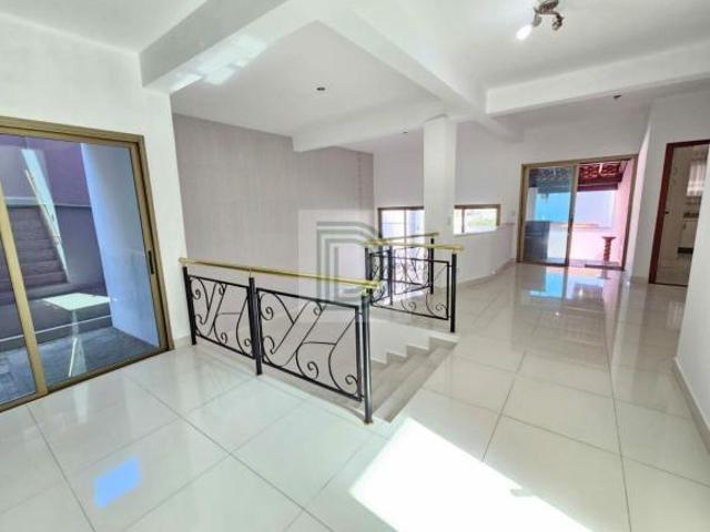 Casa à Venda em Condomínio 360 m² Semi Isolada, Granja Viana