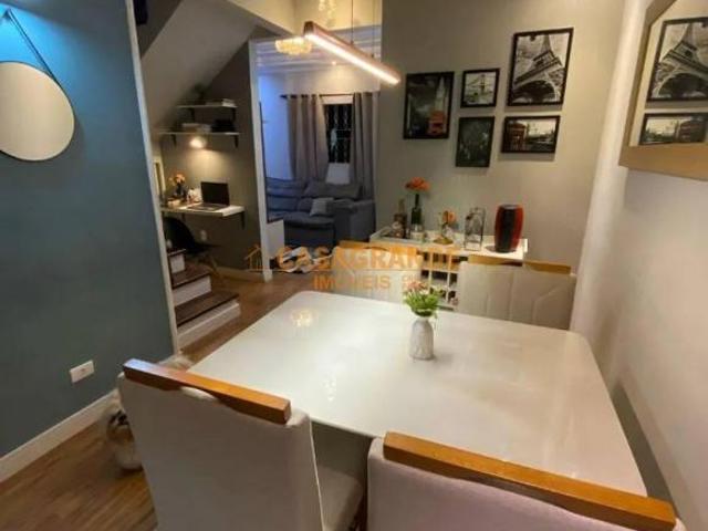 Casa à Venda em Condomínio, 3 quartos, 1 suíte, 2 vagas 75m2