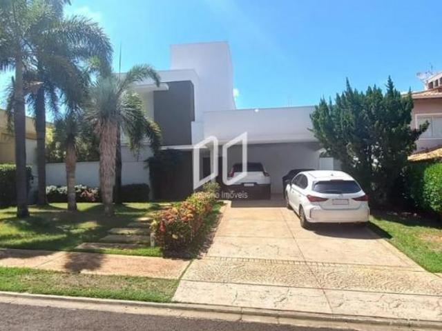 Casa a venda em condominio, 3 suites, Piscina, Churrasqueira com forno a lenha, Res. Portal dos Oiti