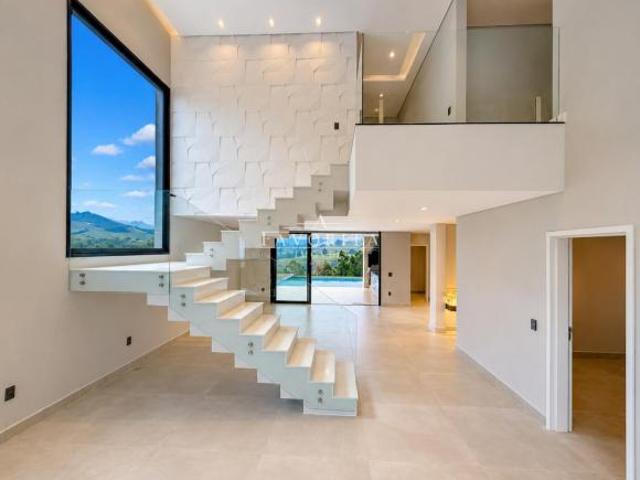 Casa à venda em Condomínio Vale das Águas