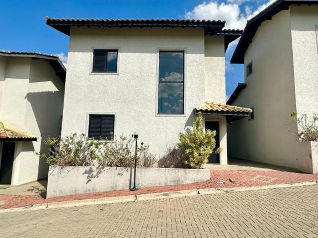 Casa à venda em Condomínio Vila em Atibaia. Perto do Frango Assado