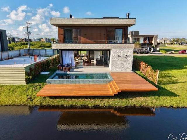 Casa à venda em condomínio Xangri Lá/RS