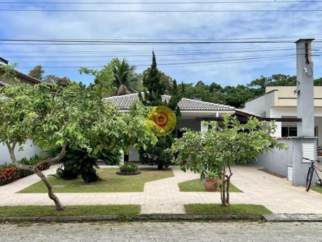 Casa à Venda em Condomínio a 850 Metros da Praia – Perfeita para Conforto e Laze
