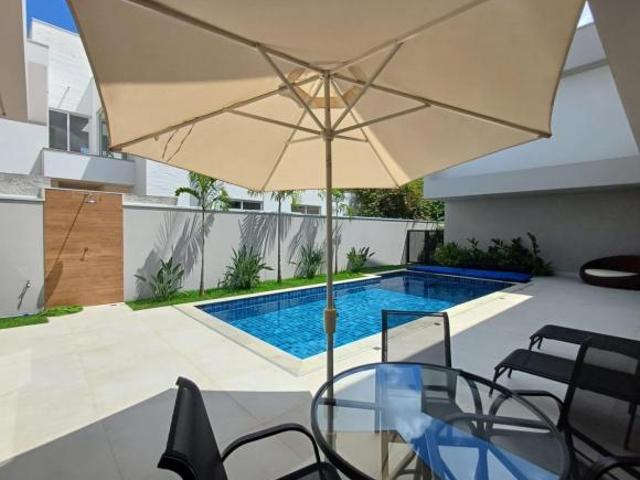 Casa á venda em Condomínio Alphaville Dom Pedro 11