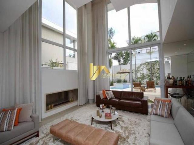 Casa á Venda em Condomínio Alphaville Dom Pedro Campinas S/p