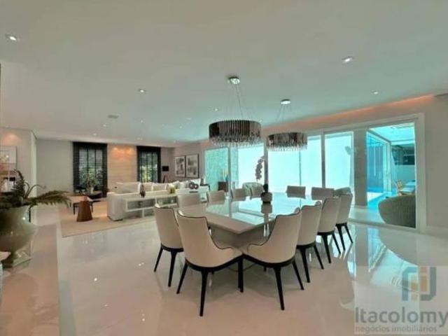Casa a Venda em Condominio Alphaville