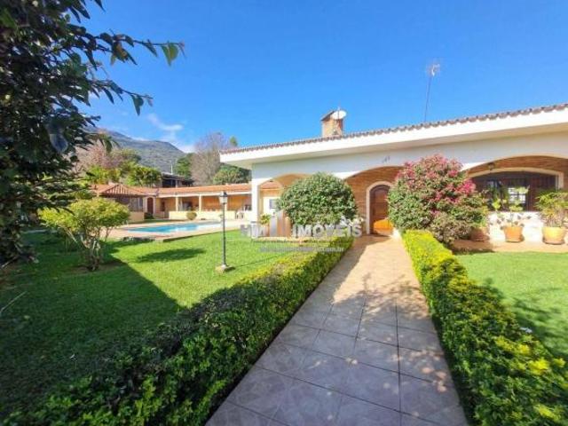 Casa a venda em condomínio alto padrão em Atibaia