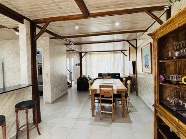 Casa à Venda em Condomínio – Camburi 40 metros da Praia