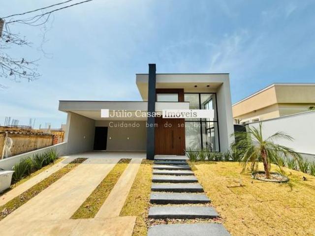 Casa a venda em condomínio com 3 suítes