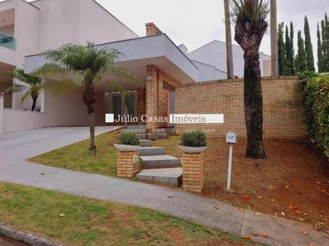 Casa a venda em condomínio com 3 suítes